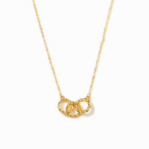Three Generations Interlocking Triple Circle Necklace